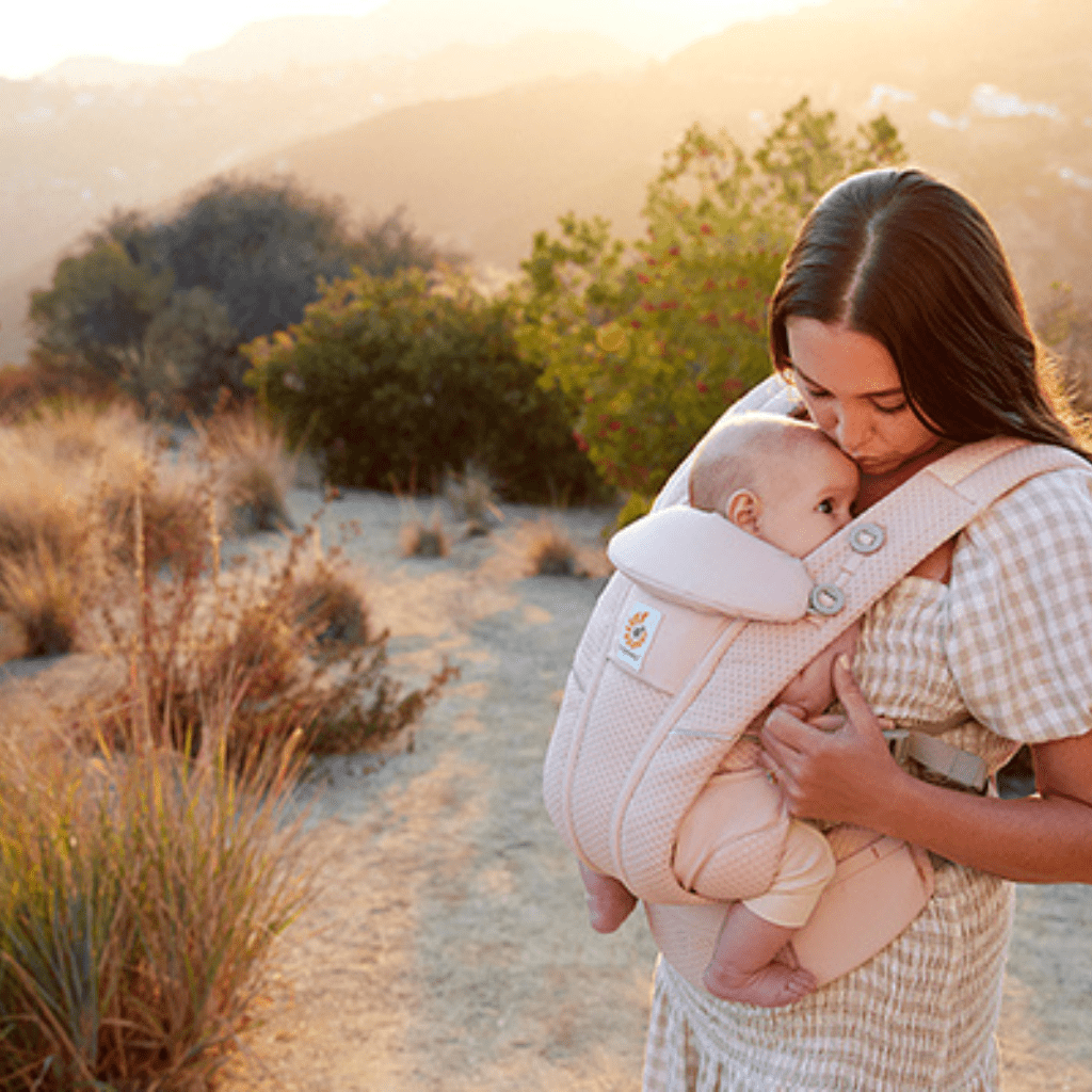 benefits-of-babywearing-773914.png?v=1747357937